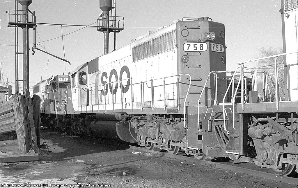 Soo SD-40-2 758